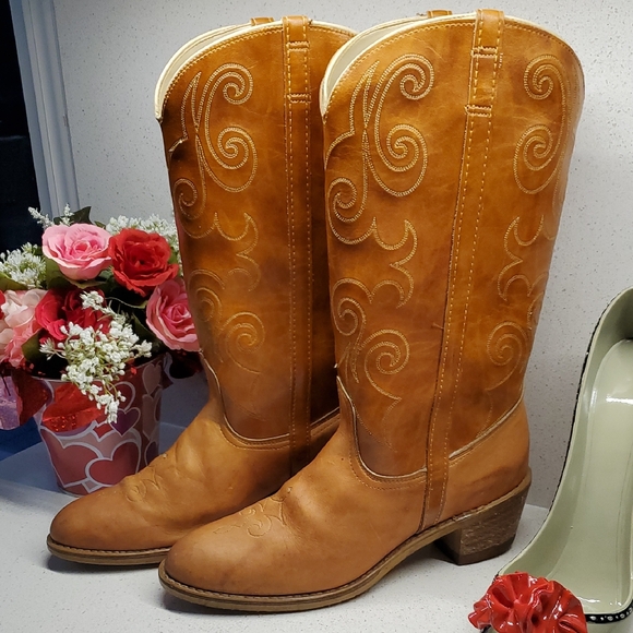 ACME | Shoes | Vintage Acme Tan Heeled Boots With Classic Western ...